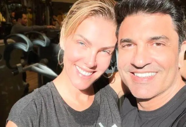 Ana Hickmann aparece aos beijos com Edu Guedes em vídeo - 180graus - O ... Ana Hickmann aparece aos beijos com Edu Guedes em vídeo - 180graus - O ...