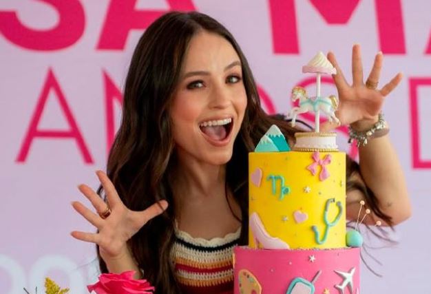 Larissa Manoela comemora 20 anos de carreira em festa exclusiva com fãs - 180graus - O Maior ...