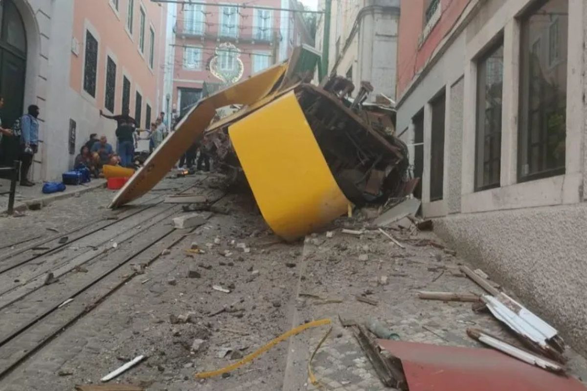 Acidente no Elevador da Glória em Lisboa deixa 15 mortos e dezenas de feridos - 180graus - O ...