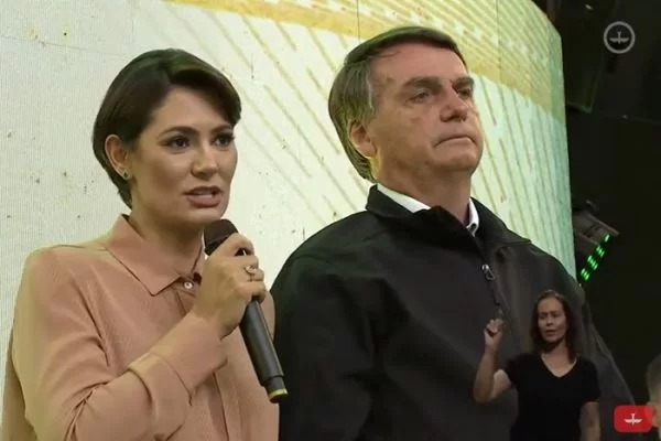 Michelle se pronuncia sobre ela e Bolsonaro não se seguirem nas redes ...