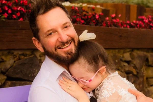 Luigi Mangini revela que voltou a cantar por causa de filha com Down ...