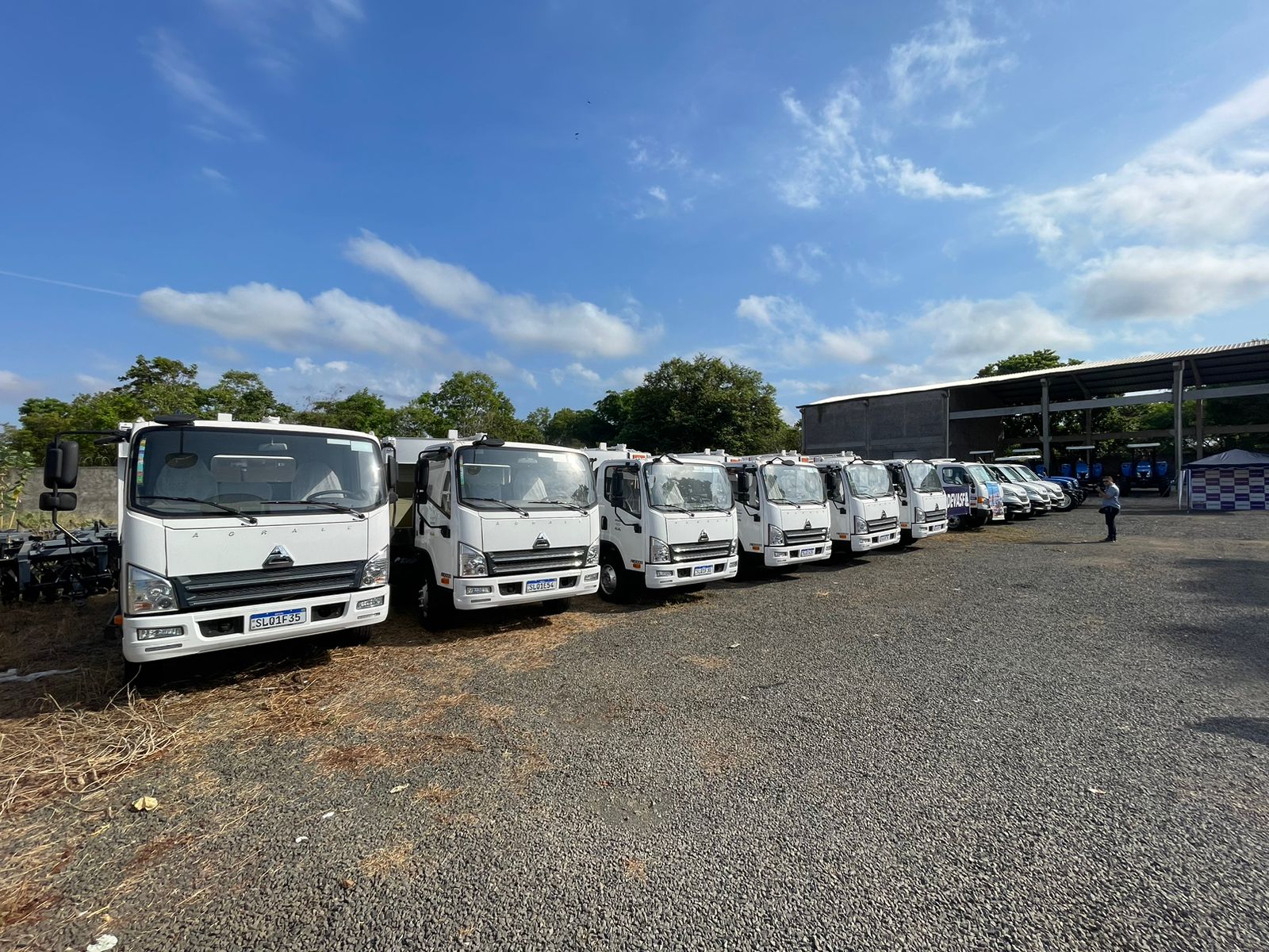 Codevasf entrega trator ao Prefeito de Redenção do Piauí para ...