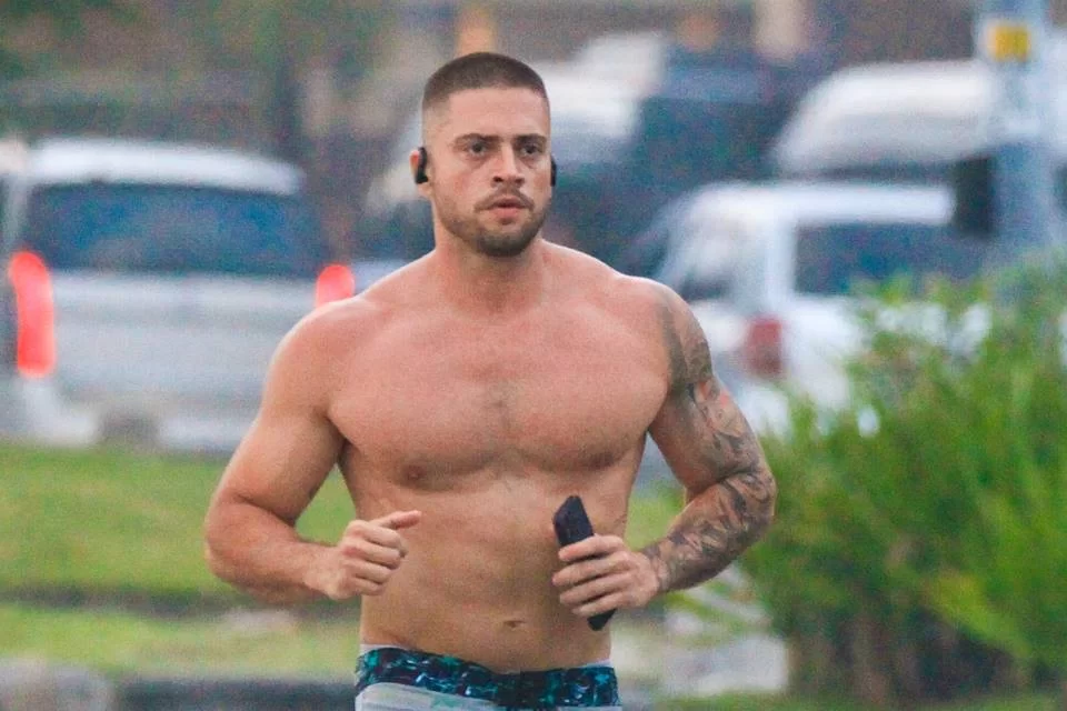 Ex de Preta Gil, Rodrigo Godoy discute com fotógrafo após flagra ...