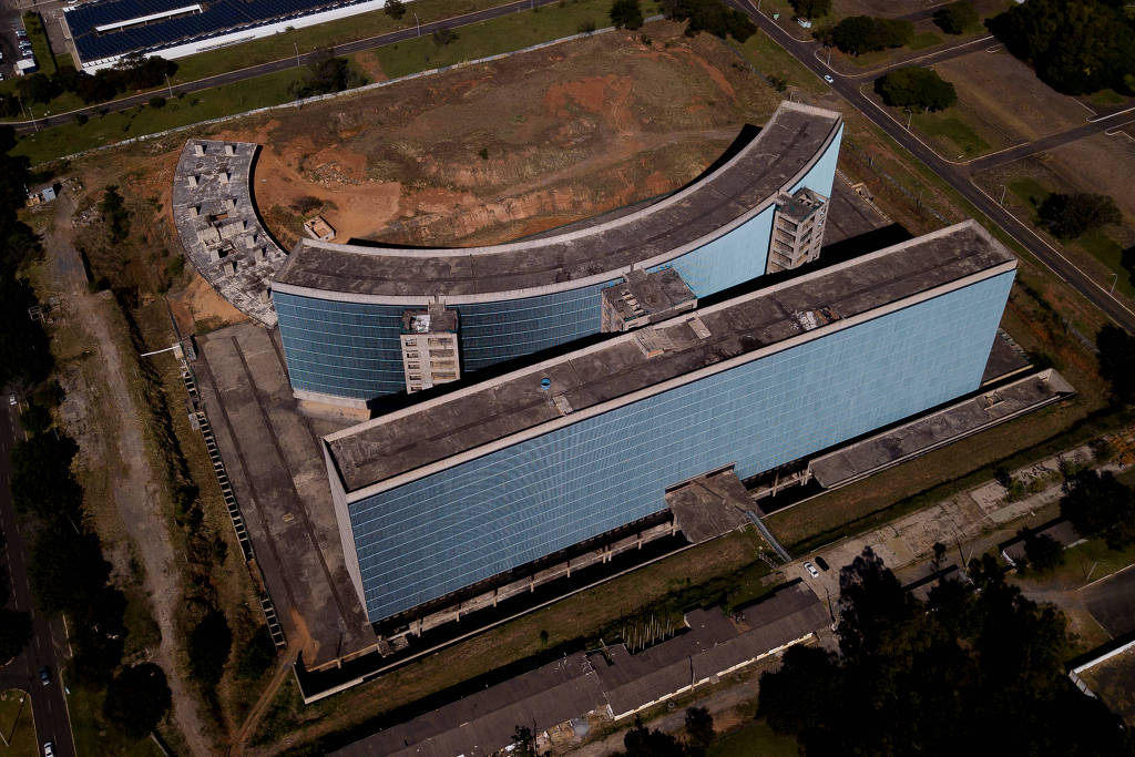 Justiça gasta R$ 11 mil por dia para manter parada obra bilionária do ...