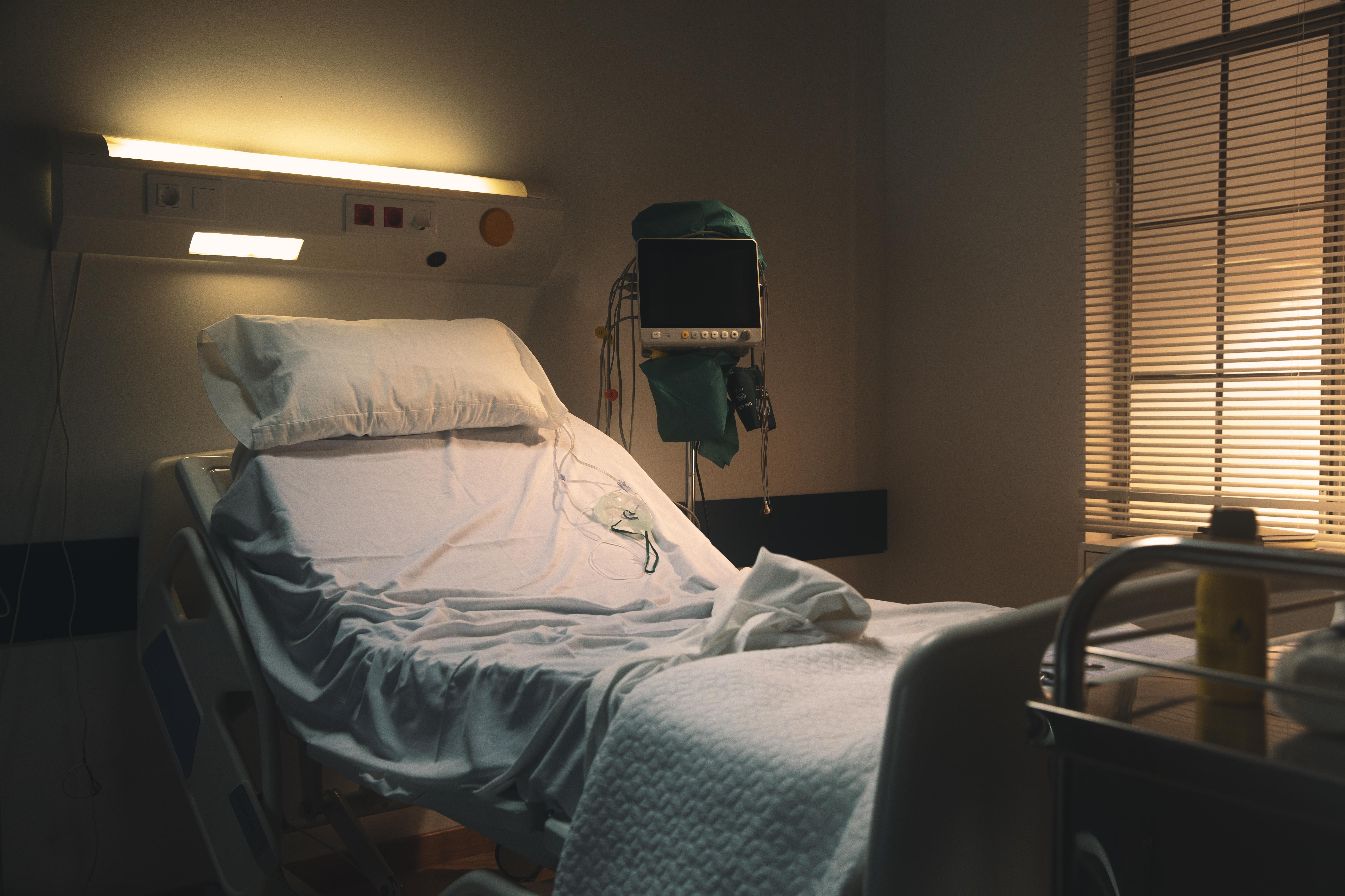 Paciente dado como morto é colocado em necrotério mas “volta à vida ...