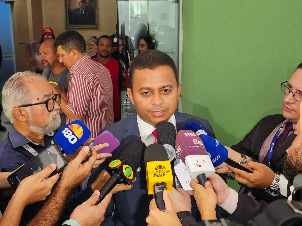 Francisco Costa defende candidatura própria do PT ao Senado em 2026 e ...