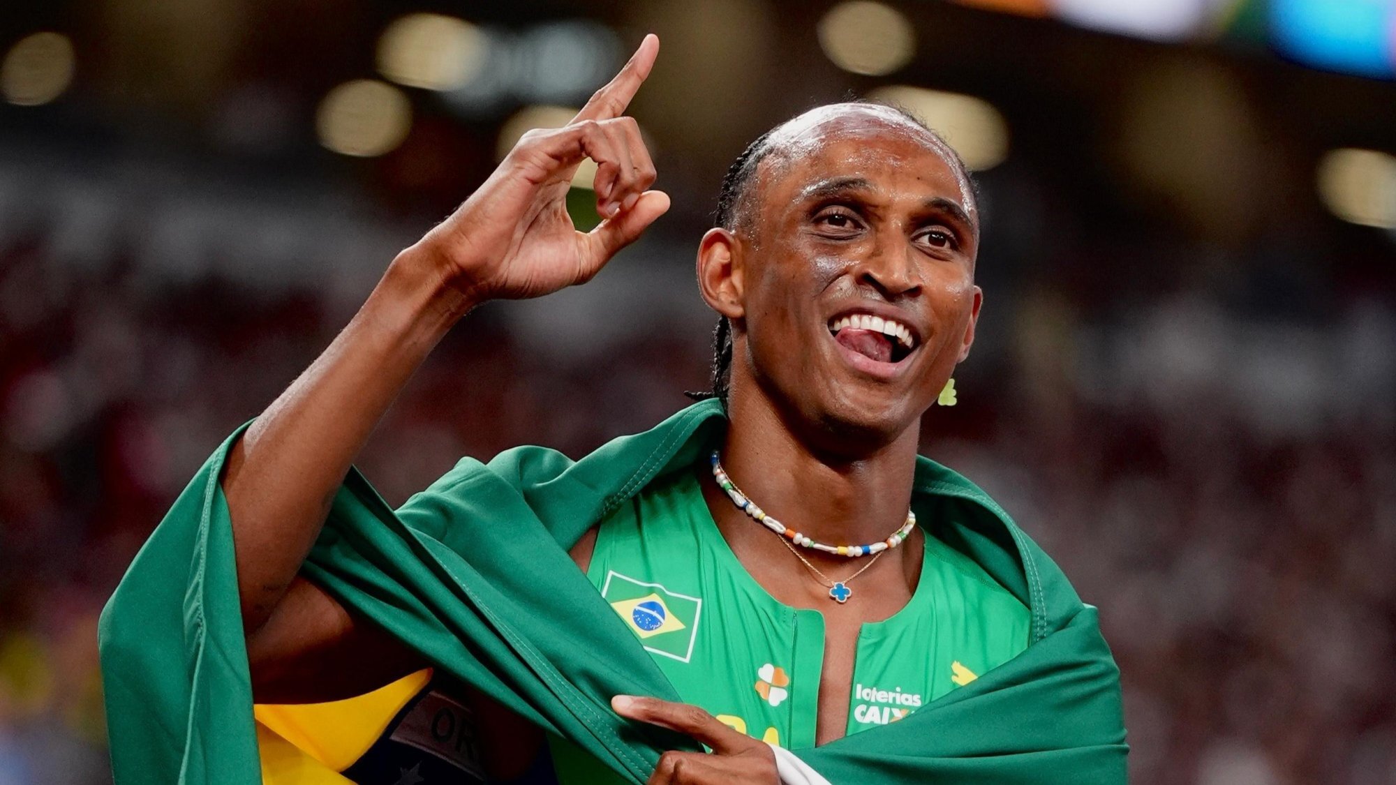 Atleta brasileiro Alison dos Santos garante medalha de prata no Mundial ...