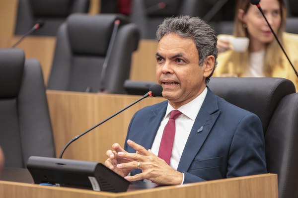 Deputado Gil Carlos destaca ações do Governo no cerrado e elogia ...