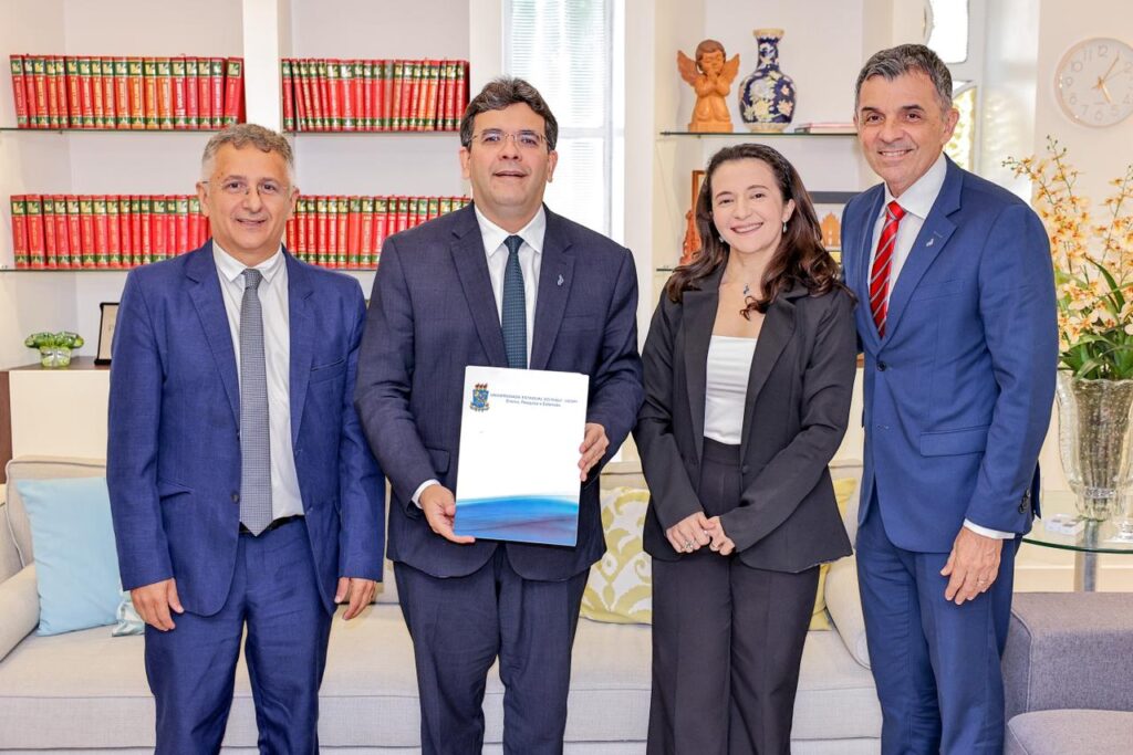 Uespi realiza solenidade de posse do novo reitor e da vice-reitora ...
