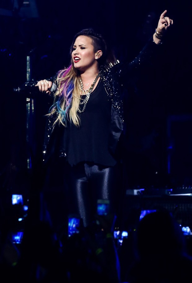 Demi Lovato leva fãs ao delírio com show de nova turnê em São Paulo ...