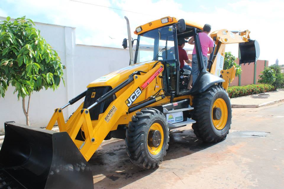 Prefeitura de Paulo Ramos recebe retroescavadeira - 180graus - O Maior ... Prefeitura de Paulo Ramos recebe retroescavadeira - 180graus - O Maior ...