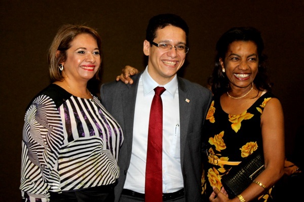 Advogados lançam livro em Teresina com discussões sobre Direito ...