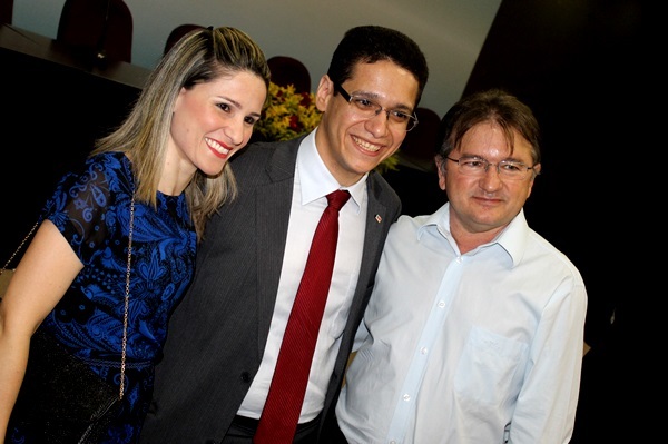 Advogados lançam livro em Teresina com discussões sobre Direito ...