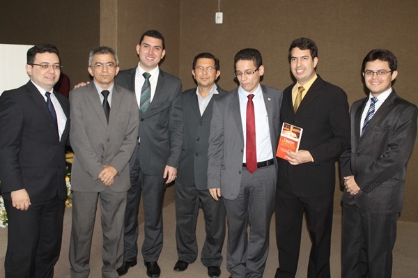 Advogados lançam livro em Teresina com discussões sobre Direito ...