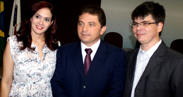 Advogados lançam livro em Teresina com discussões sobre Direito ...