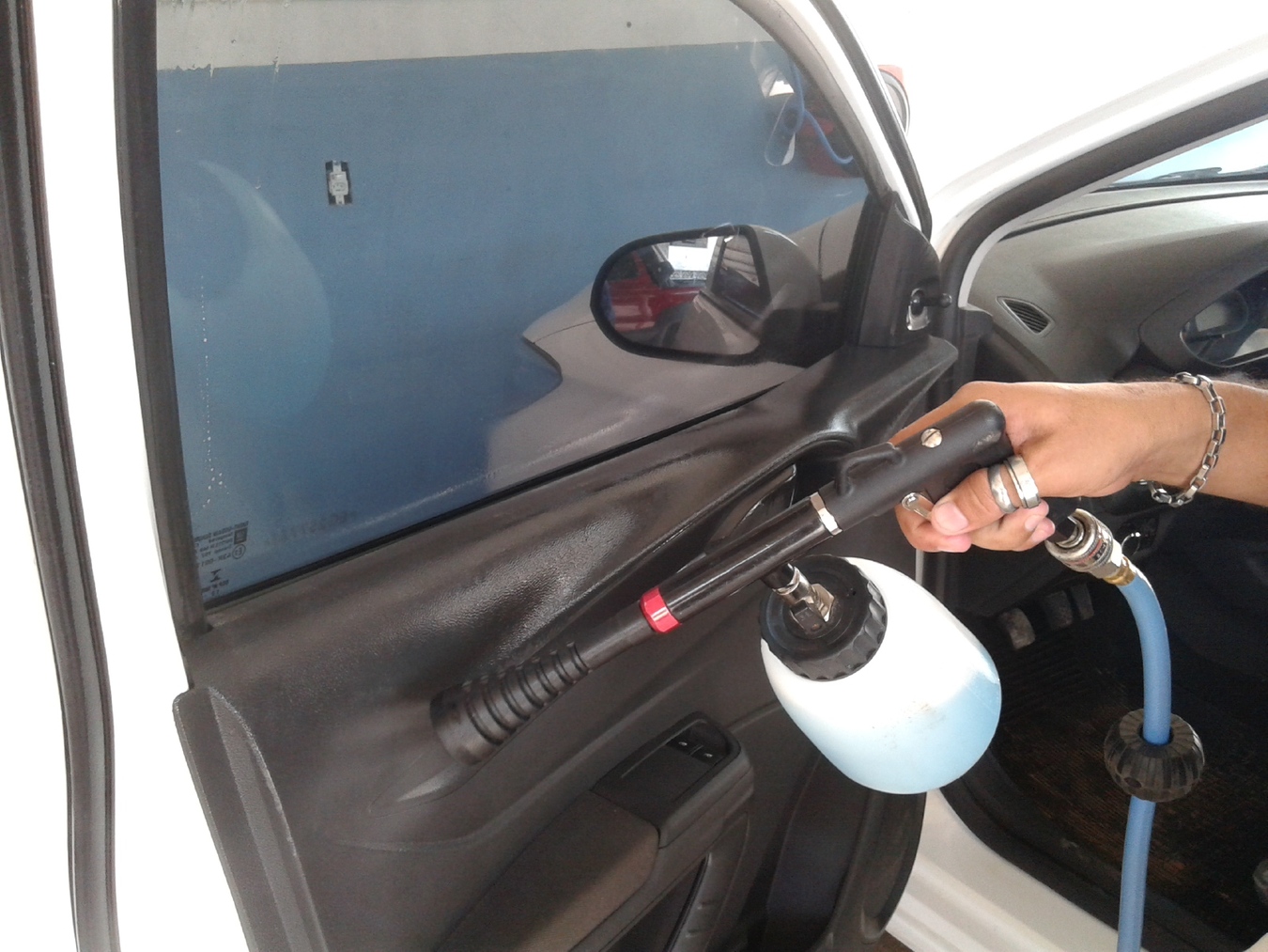 Tem grátis no Point Car auto lave: Lava jato mais moderno é inaugurado ...