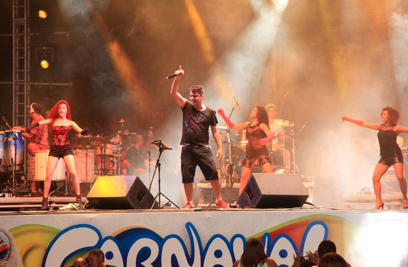 Monobloco, Pepê Jr e Bicho Terra animaram 20 mil na primeira noite de ...