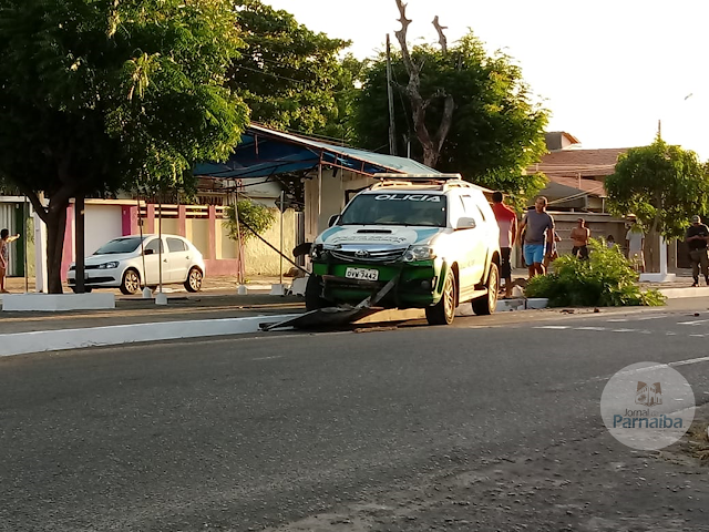 Viatura Da Pm Desgovernada Colide Contra Trailer No Litoral Do Piauí