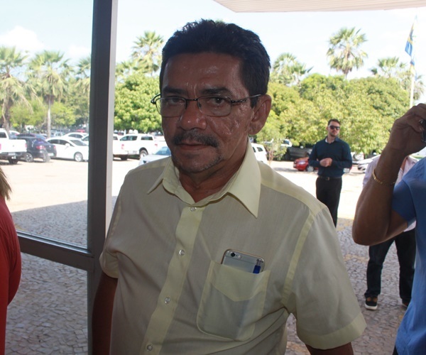 Distribuição de medicamento vencido é alvo de denúncia em cidade do ...