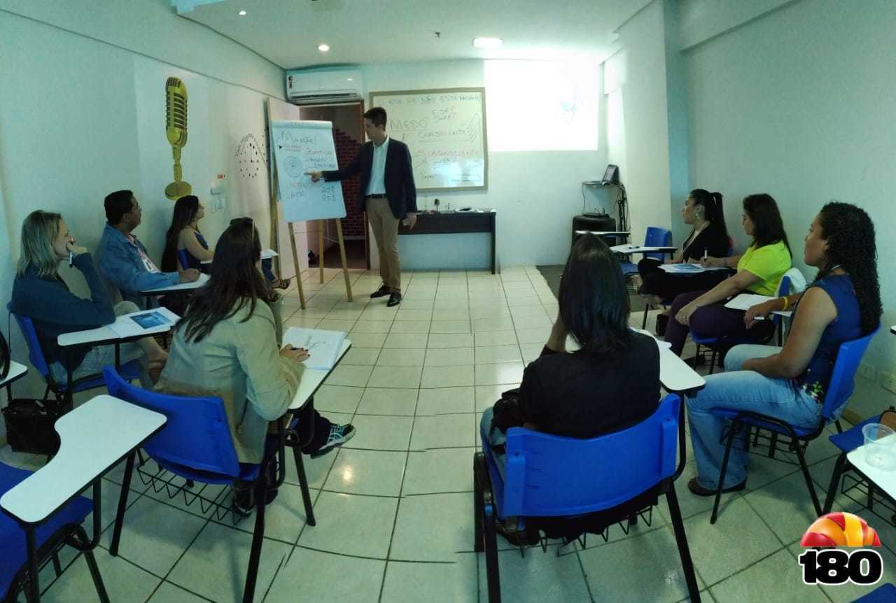 Luiz Fernandes ministra o curso ‘PNL na prática: como turbinar a sua mente’ - 180graus - O Maior ...