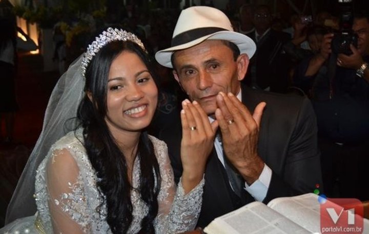 Stefhany fala da primeira noite com o marido de 50 anos: 'É experiente ...