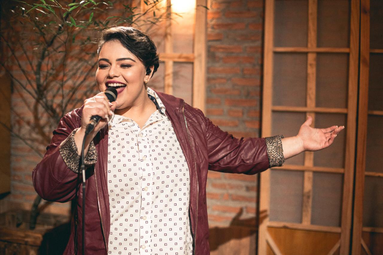 Cantora sertaneja Carol Baby lança música nova nesta quinta (17 ...