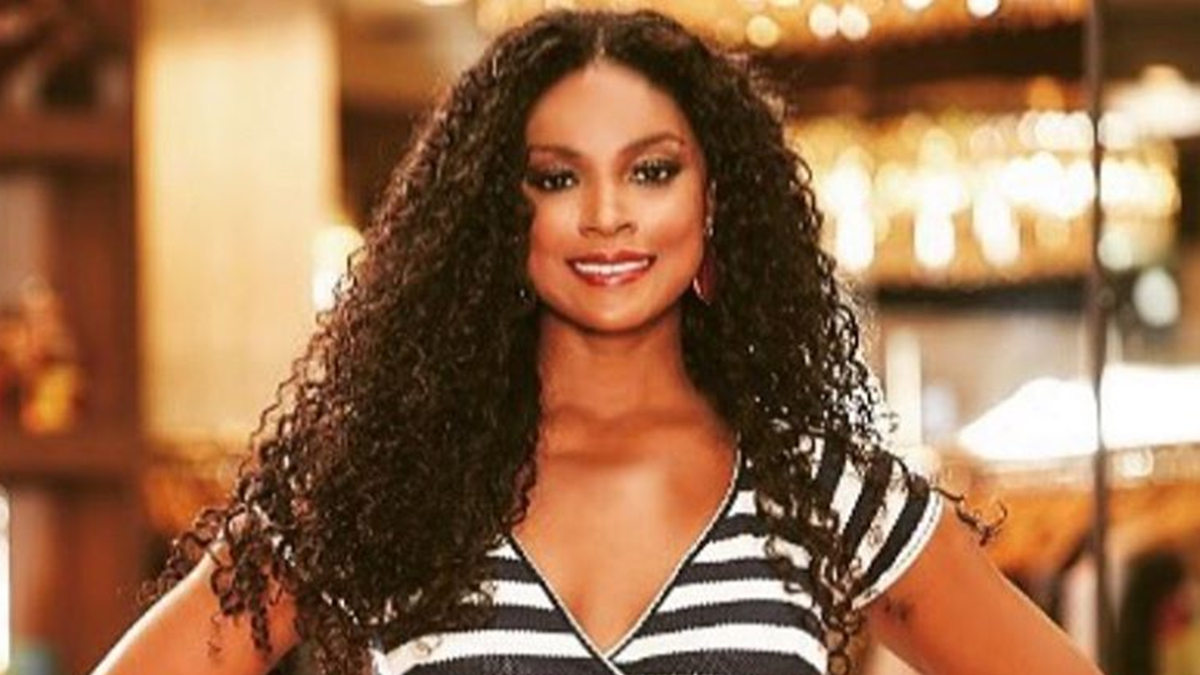 Cris Vianna choca com corpão de biquíni fio dental - 180graus - O Maior ...