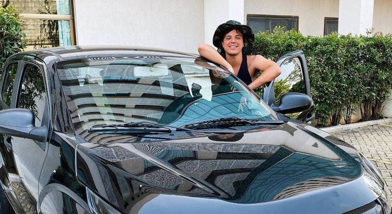 Ator Marcus Bessa compra primeiro carro e comemora: 'Sempre sonhei ...