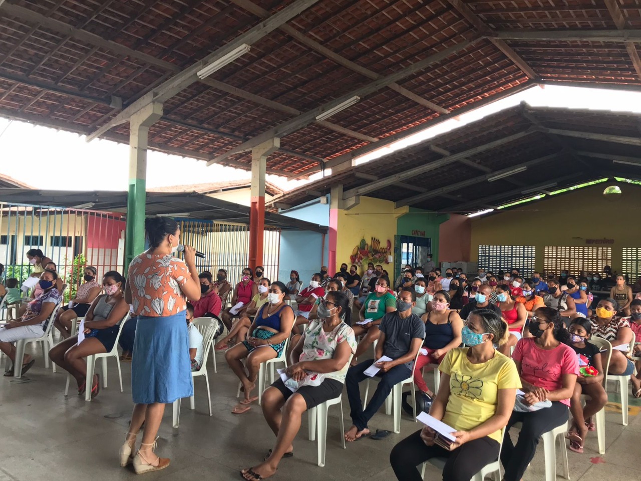 Assistente social e psicóloga da Semec percorrem escolas municipais para diálogo com os pais ...