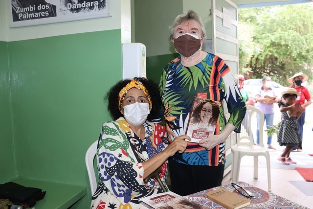Lançado em Picos o livro da professora Sueli Rodrigues - 180graus - O ...