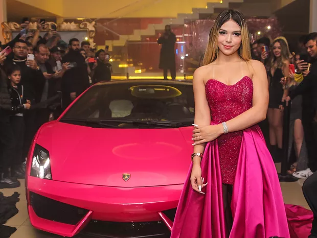 Mc Melody Faz 15 Anos Com Festão E Ganha Lamborghini Rosa 180graus O Maior Portal Do Piauí
