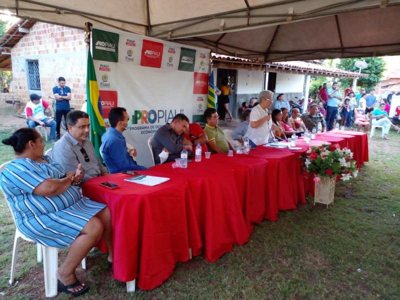 Governo entrega mais 399 títulos de terras para famílias de assentamentos em Cabeceiras ...