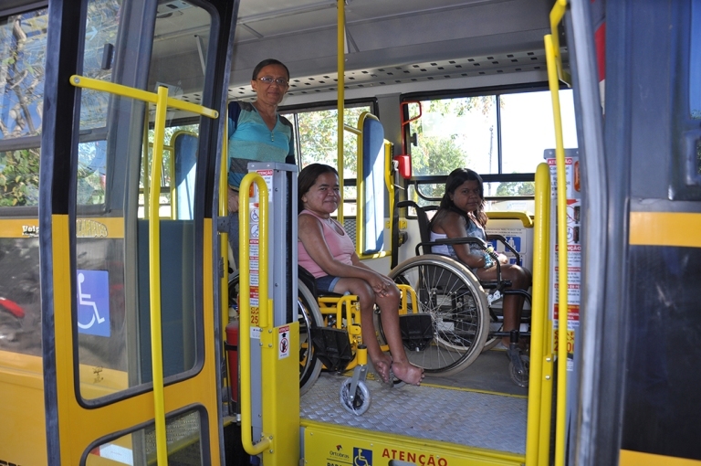Cadeirantes aprovam ônibus da Secretaria Municipal de Educação ... Cadeirantes aprovam ônibus da Secretaria Municipal de Educação ...