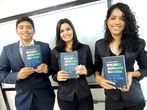 Janaína Sena ministra curso sobre os 'segredos que mudam sua vida' - 180graus - O Maior Portal ...