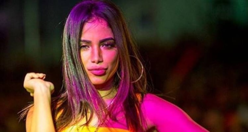 Garçom do aniversário de Anitta faz sucesso no instagram
