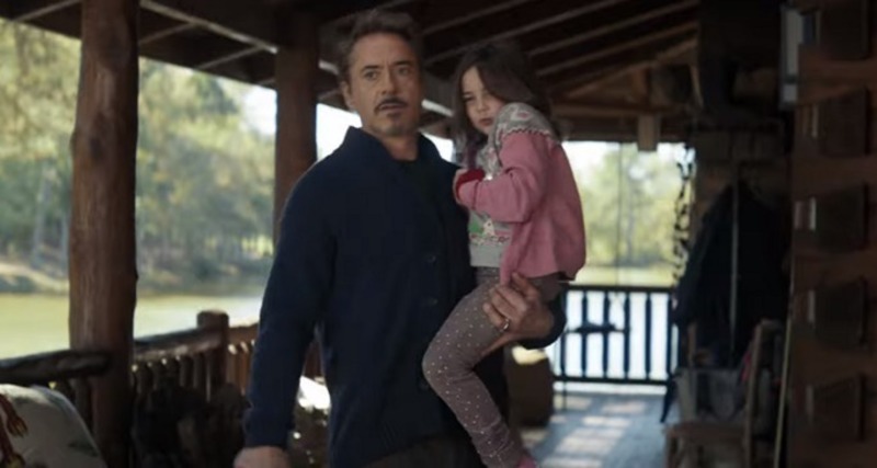 Vingadores: Ultimato | Lexi Rabe divulga foto ao lado de Robert Downey Jr.