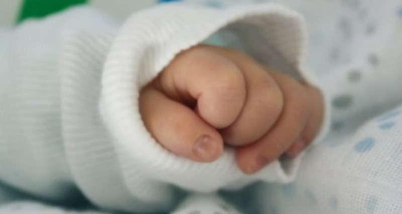 Bebê que nasceu menor que uma boneca Barbie sobrevive e chega aos 7 kg