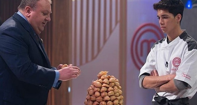 Helton perde terceira oportunidade e é eliminado do MasterChef a Revanche