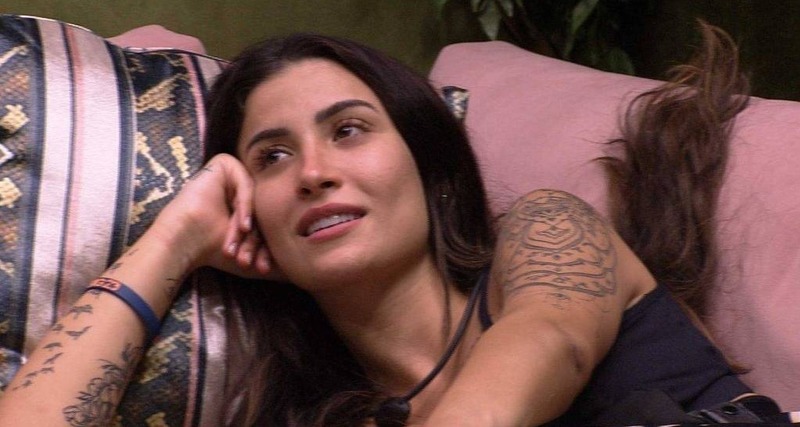 Bianca diz que já ficou com DJ gata e internautas citam Bárbara Labres