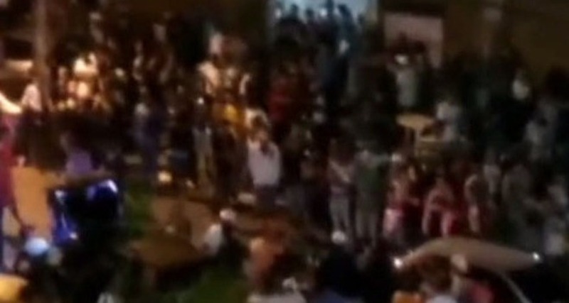 Em quarentena, jovens participam de baile funk na zona leste de SP