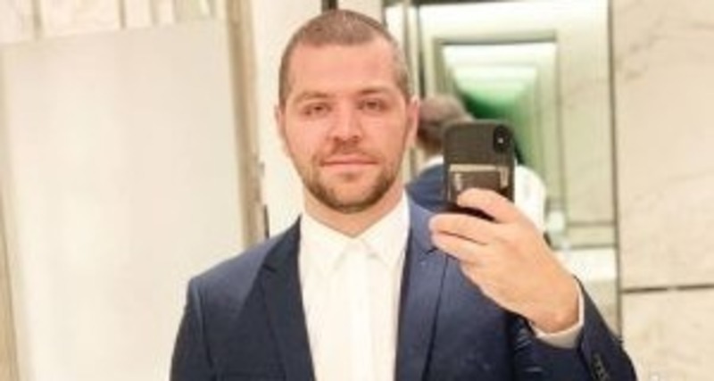 Humorista Victor Sarro vai comandar ações de A Fazenda 12 na internet