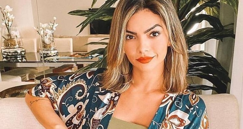 De lingerie, Kelly Key causa na internet ao falar sobre aceitação do corpo