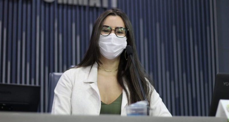 Fernanda Gomes apresenta projeto que apoia mulheres em situação de ...
