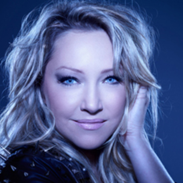 Deborah Blando fala da volta, de drogas e affairs: 'Não preciso, nem quero'