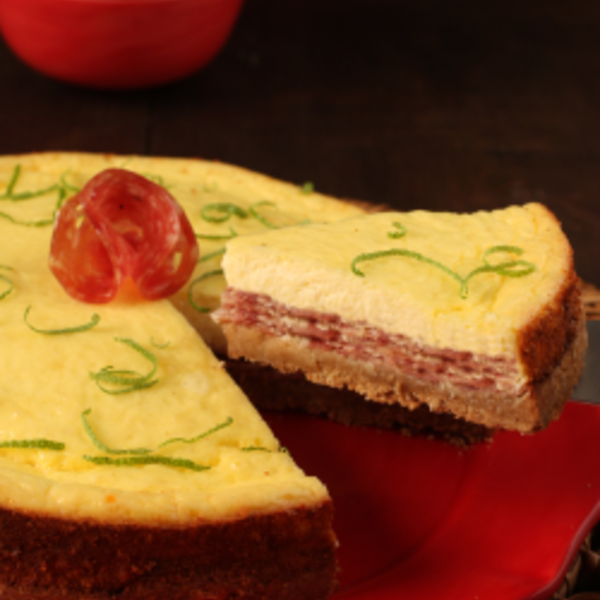 Veja como fazer um delicioso Cheesecake Salgado de Salame Italiano