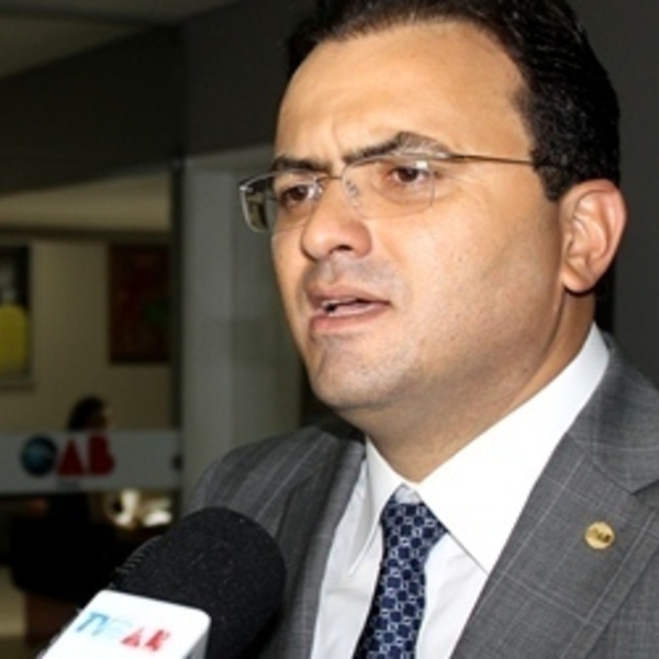 Marcus Vinicius sobre nome para o Supremo: 'Dilma não falou comigo'