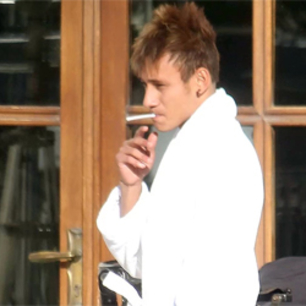 Dublê de Neymar explica foto com cigarro e elogia craque: 'Amável e tímido'