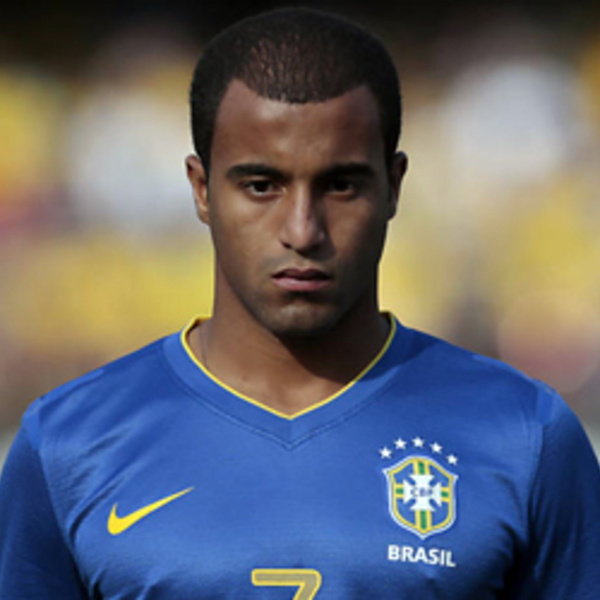 Juvenal conversa com Lucas e promete fazer proposta para repatriá-lo