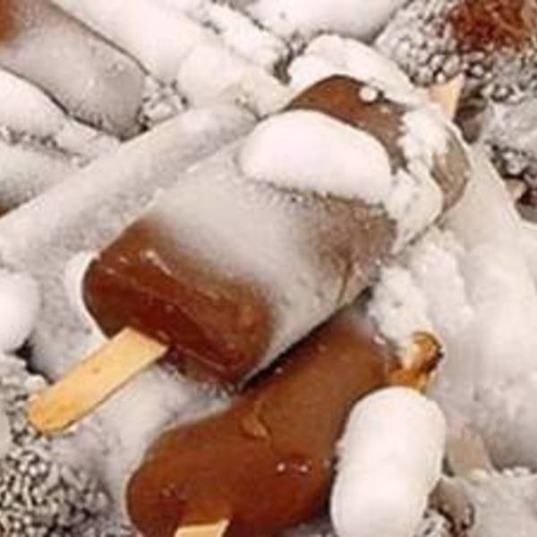 Aprenda como fazer um delicioso picolé de chocolate neste verão