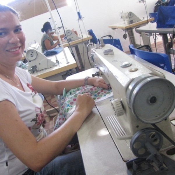 Jovens da sede do município participam de curso de costureiro Industrial